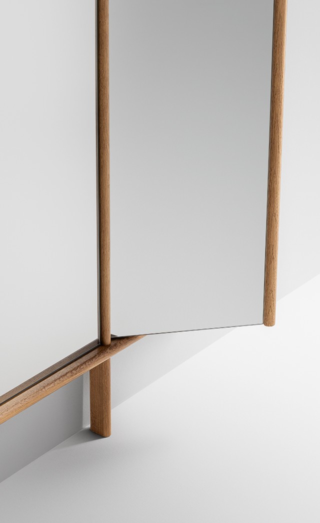 Isola mirror: asymmetrical mirror | Bonaldo