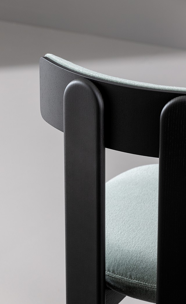 Comfortable designer Pi chair | Bonaldo